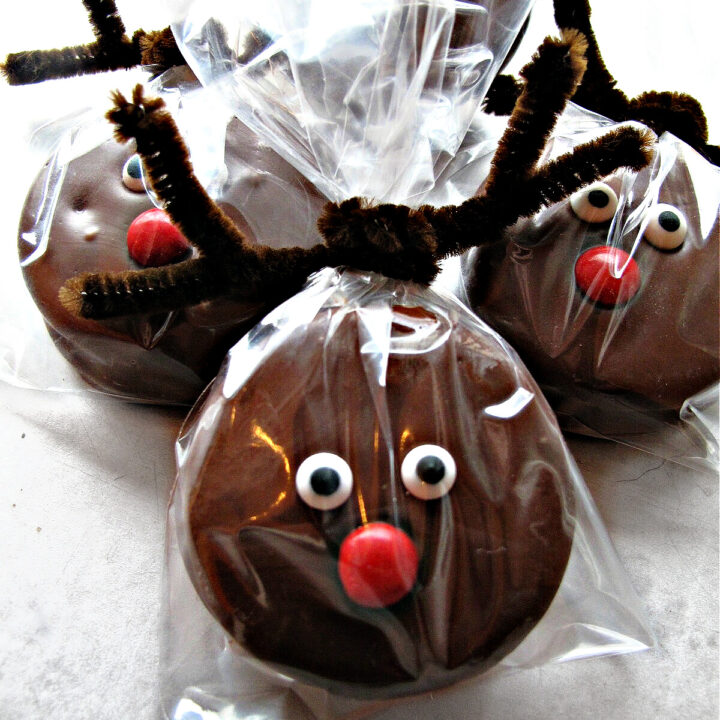 Christmas Oreos Rudolph Cookies - The Monday Box